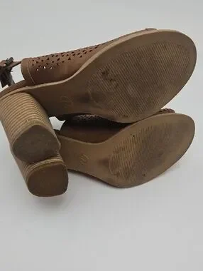 Universal Thread | Shoes | Universal Thread Brown Lasercut Opentoe ...